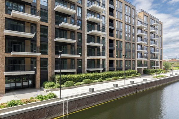 Stylish London Apartment with Terrace – Near Chelsea & River Thames ...