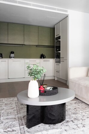 Stylish London Apartment with Terrace – Near Chelsea & River Thames ...