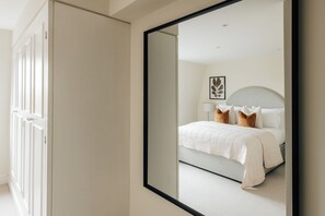 Apartamento, 1 quarto, cozinha | Secretária, secretária adequada para computadores portáteis