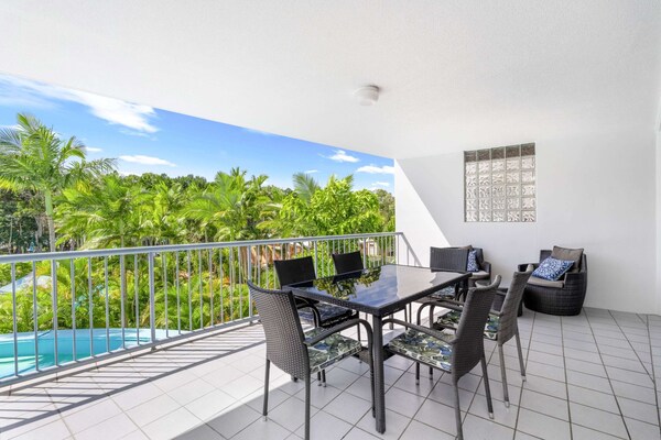 Resort-style Stay With Balcony & Garage Parking - Hervey Bay