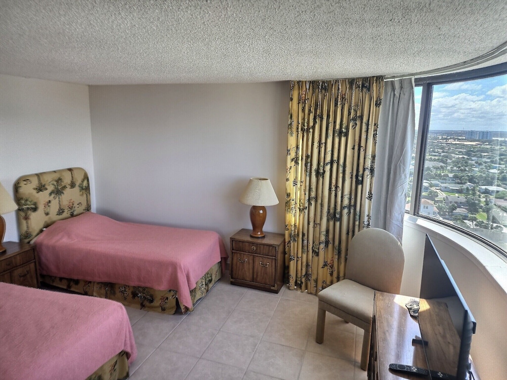 New Rental Discount - 3/2 Oceanfront 15th Floor North End Condo ...