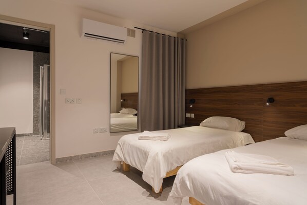 Apartamento, varanda (for 2 people) | Ferro/tábua de engomar, Wi-fi grátis 