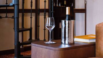 Suíte premium, vista para a cidade | Área de estar | Escritórios