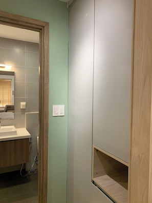 Escrivaninha, espaço de trabalho para notebook, Wi-Fi de cortesia