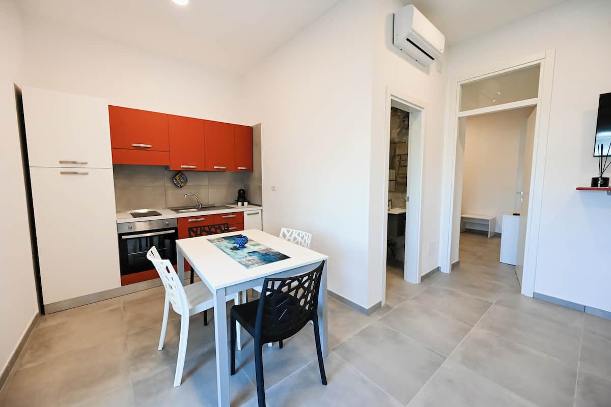 Apartamento conforto (Soemia) | Cozinha privada | Geladeira grande, fogão, cooktop, cadeirão de bebê