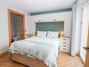 4 quartos, individualmente decorados, individualmente mobiliados