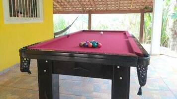 Casa Básica, vista para o pátio | Sala de estar