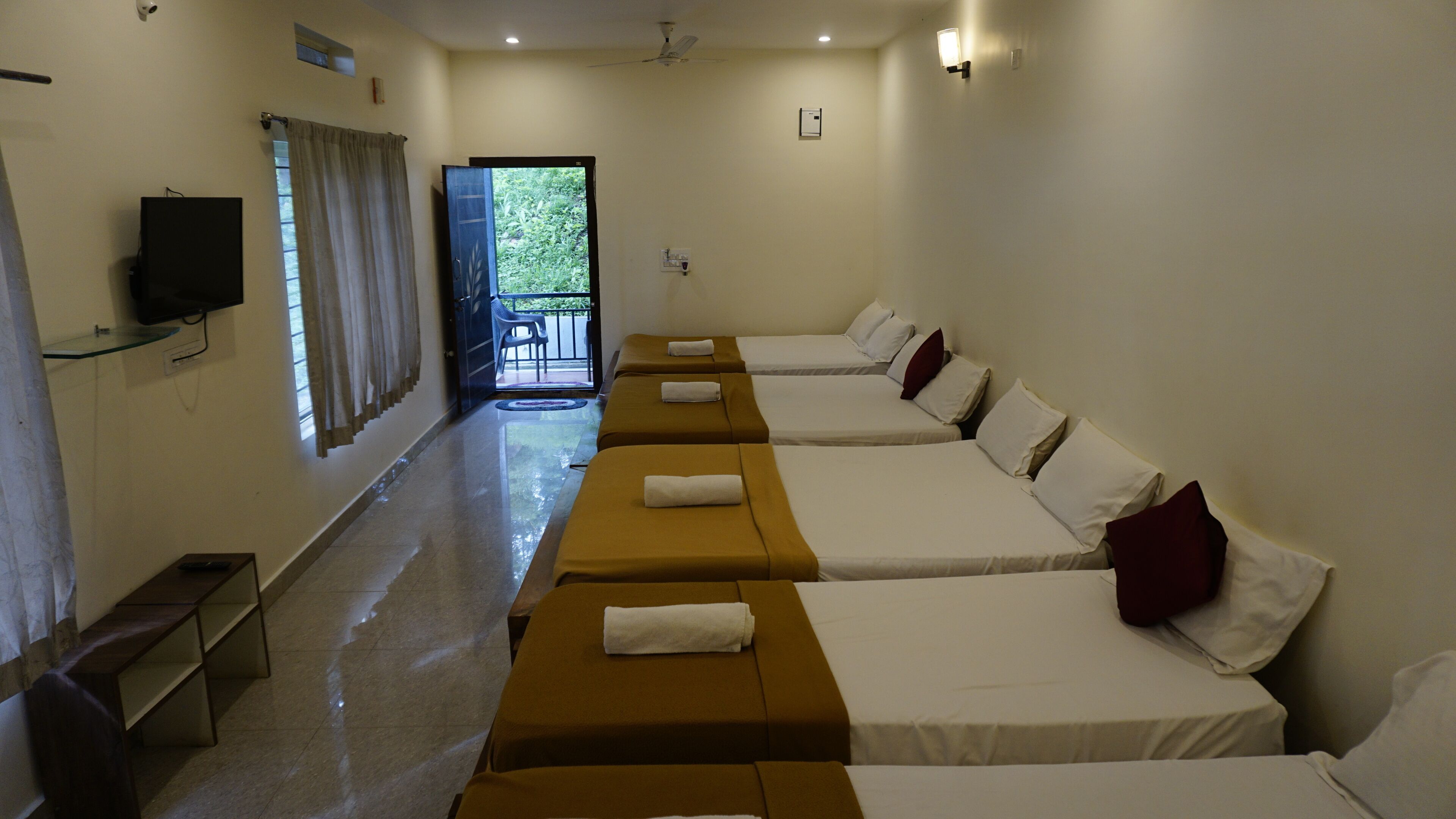 Quarto Familiar, varanda | Cofre no quarto, secretária adequada para computadores portáteis 