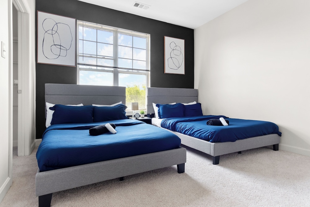 Upscale King 2br Suite Downtown Raleigh - Cary, NC