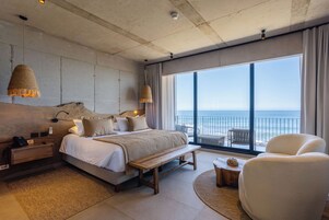 Quarto luxo | Frigobar, cofres nos quartos, escrivaninha, cortinas blackout