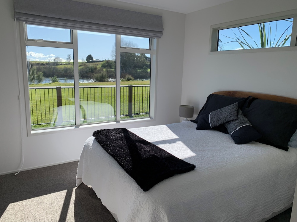 Te Awa River Path Accommodation - Ngaruawahia | Bookabach