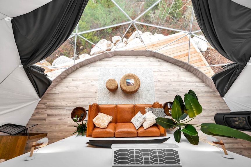 Dome 1 - Forest And Partial Lake View On An Escarpment - 노바스코샤