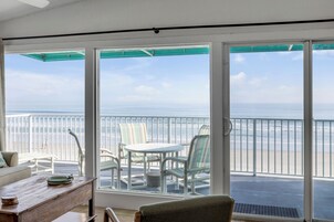 Apartamento Familiar em Condomínio Fechado, vista para a praia | Terraço/pátio interior