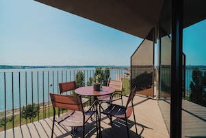 Apartamento Superior, 1 quarto, vista para a baía | Varanda