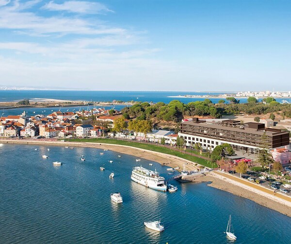 Upon Harbor - Seixal Bay Hotel - Seixal