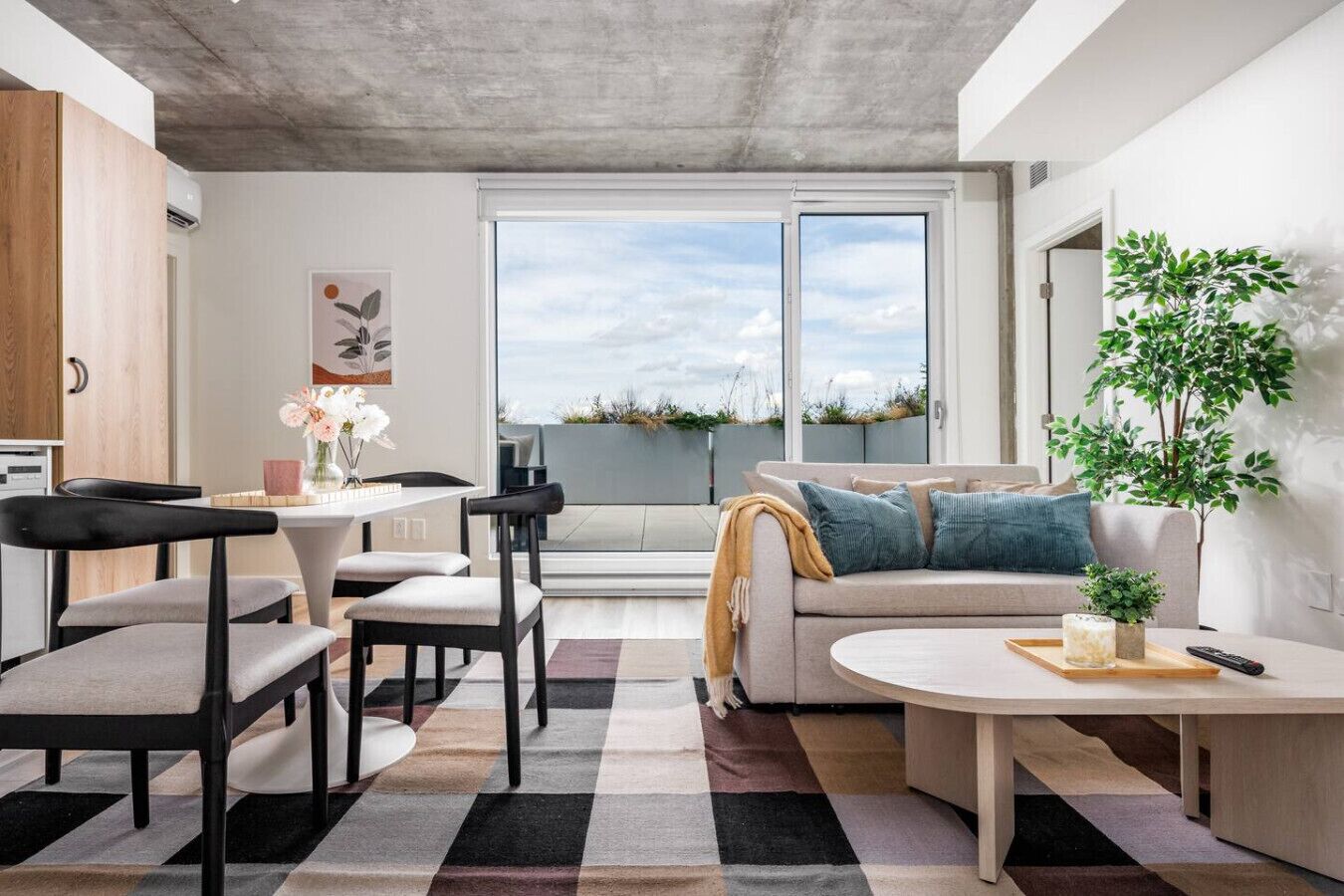 Chic 1br+ Huge Private Terrace-heart Of Montreal - Montreal