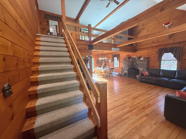 Charming 2-bedroom Cabin On 25 Acres With Loft Space And Full Basement - Hyde Park, NY