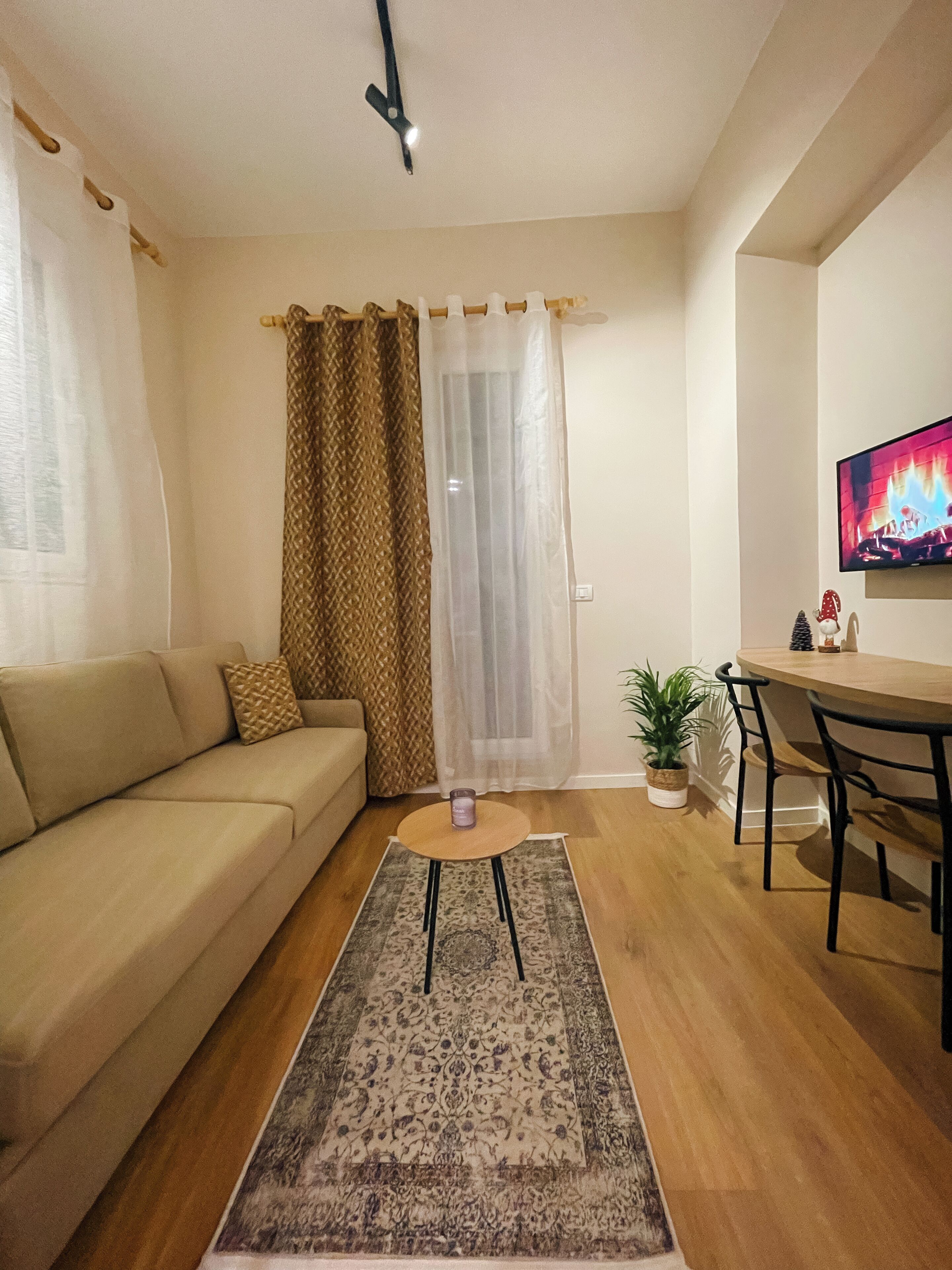 Aj Apartments 5: Hidden Gem In Front Of Taiwan Center - Tirana