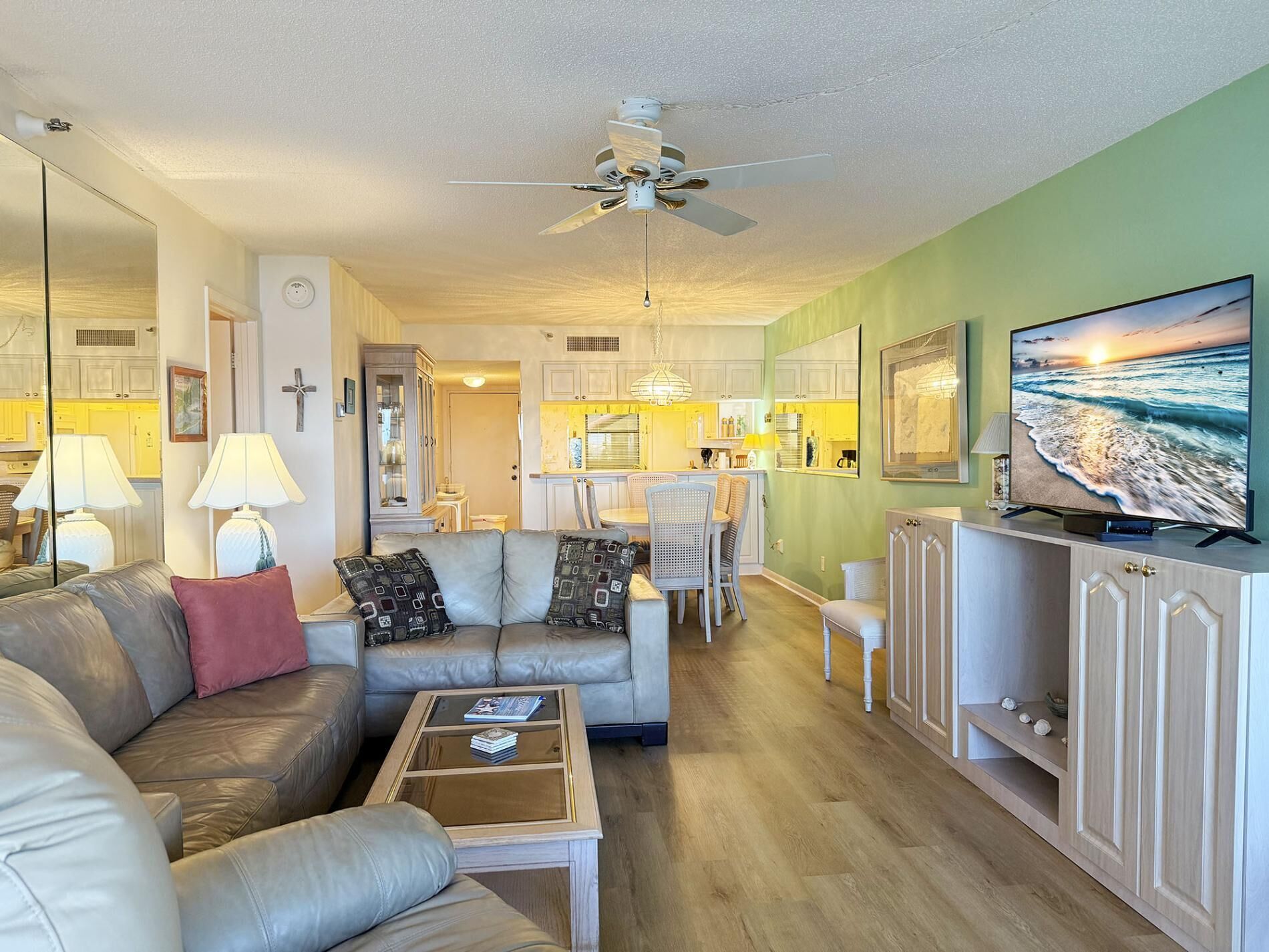 Sandpiper Key  Pool, Balcony & Beach Walks - Englewood, FL