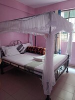 Quarto casal luxo | Wi-Fi de cortesia, roupa de cama