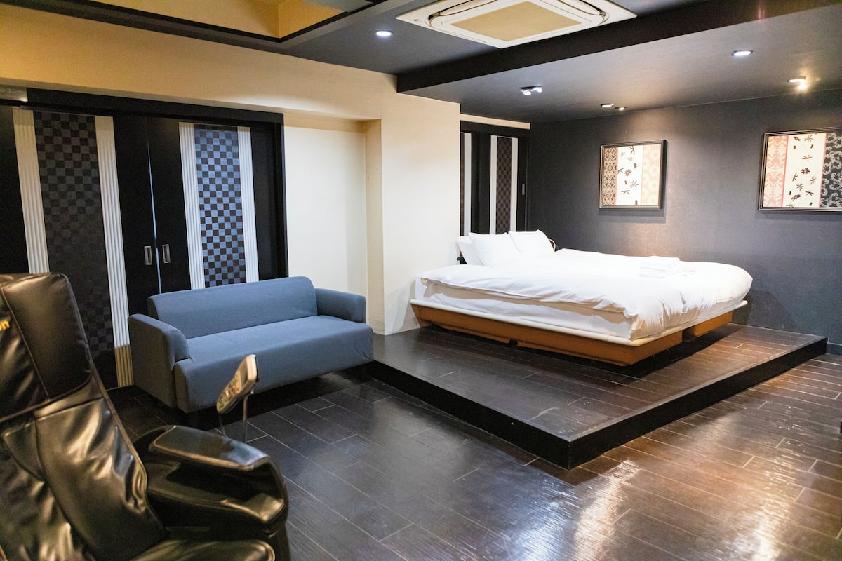 Quarto, 1 cama queen-size, não fumadores (Grand Luxe) | Wi-fi grátis, roupa de cama fornecida