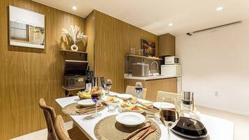 Quarto Twin, 2 camas de casal, não fumadores, cozinha | Refeições no quarto