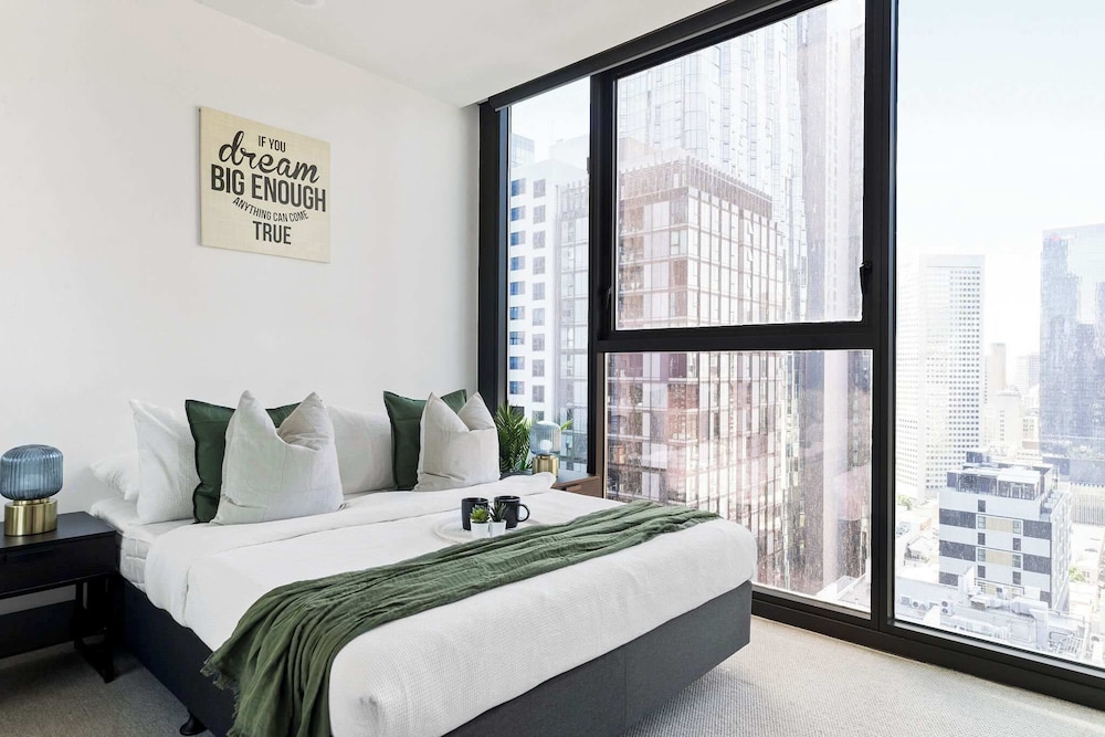Pet-friendly Stylish 2br Apt, Panoramic City Views - Melbourne