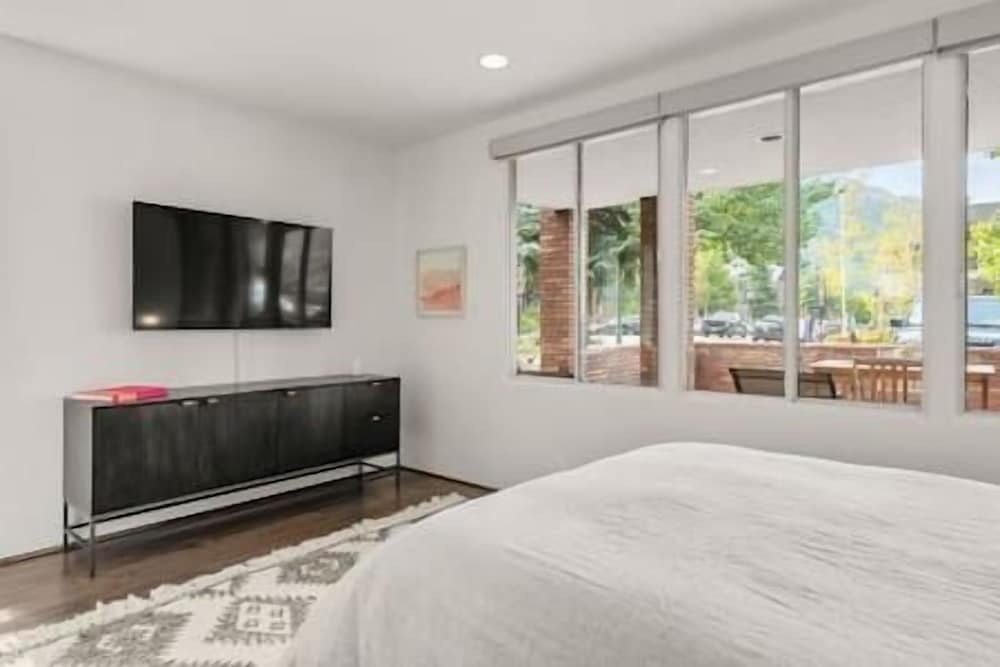 3 Condo, Aspen Core, Few Block to Gondola - Aspen | Vrbo