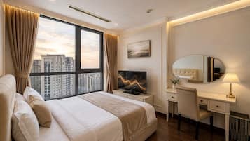 Apartamento de Luxo, 3 quartos, varanda, Vista para a cidade | Roupa de alta qualidade, camas de colchão pillowtop, secretária
