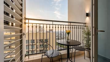 Apartamento Deluxe, 2 quartos, varanda, Vista para a cidade | Varanda