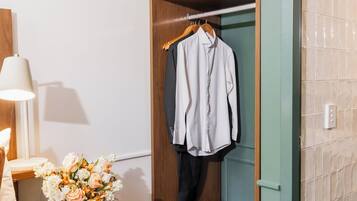 Quarto Duplo Standard | Minibar, cofre no quarto, secretária