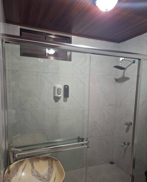 Apartamento, 1 quarto, varanda, vista para o jardim | Banheiro