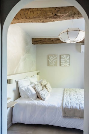 Quarto casal clássico, 1 cama Queen | Wi-Fi de cortesia