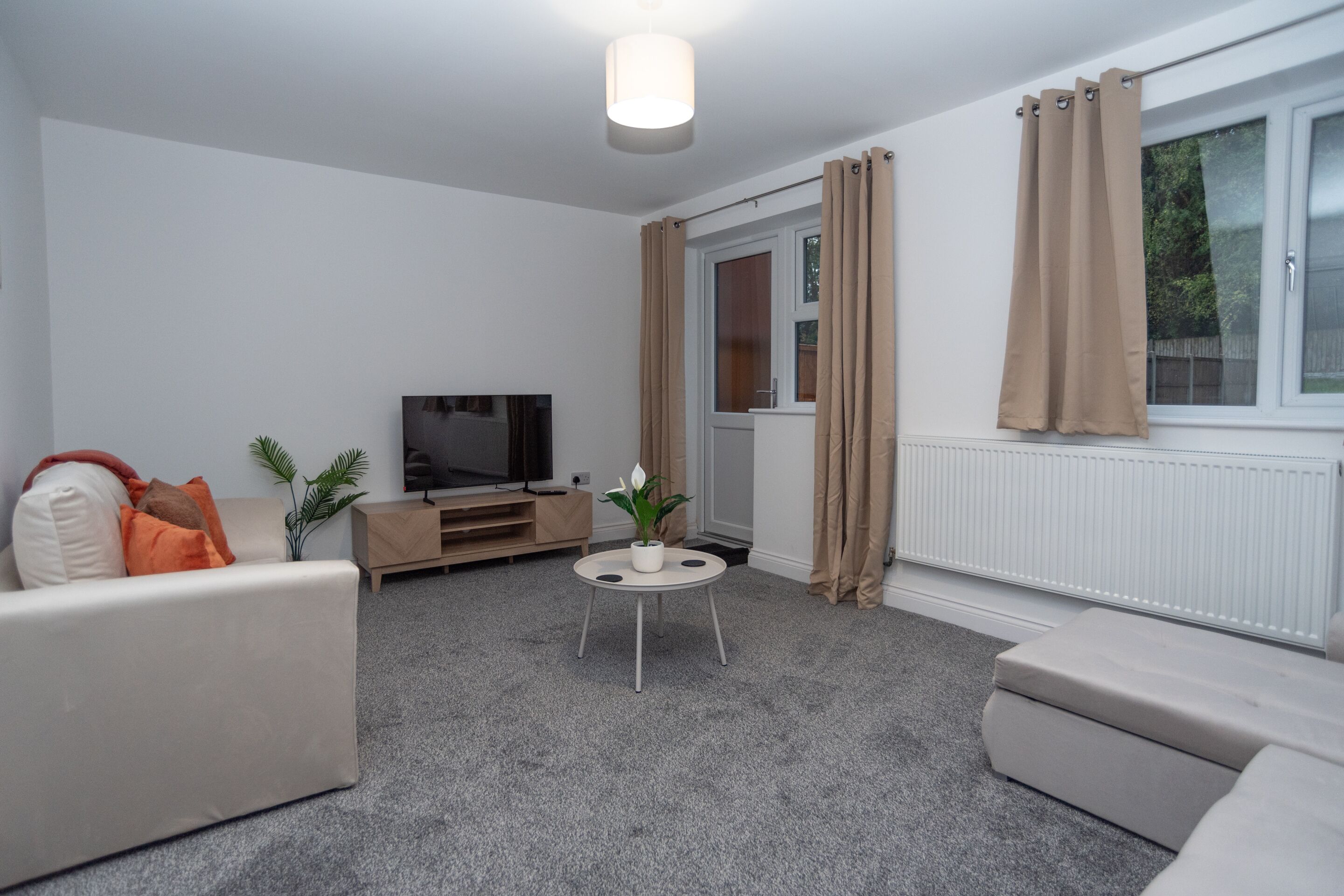 Juniper - With Parking - Telford - Sleeps 8 - 特爾福德
