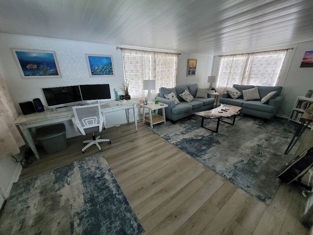 Bright & Cozy Getaway Close To Beaches & Disney - Zephyrhills, FL