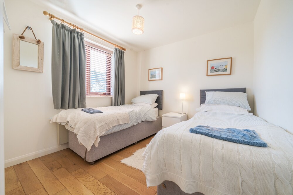 Pickles Cottage - sleeps 8 guests in 4 bedrooms - Holme next the Sea | Vrbo