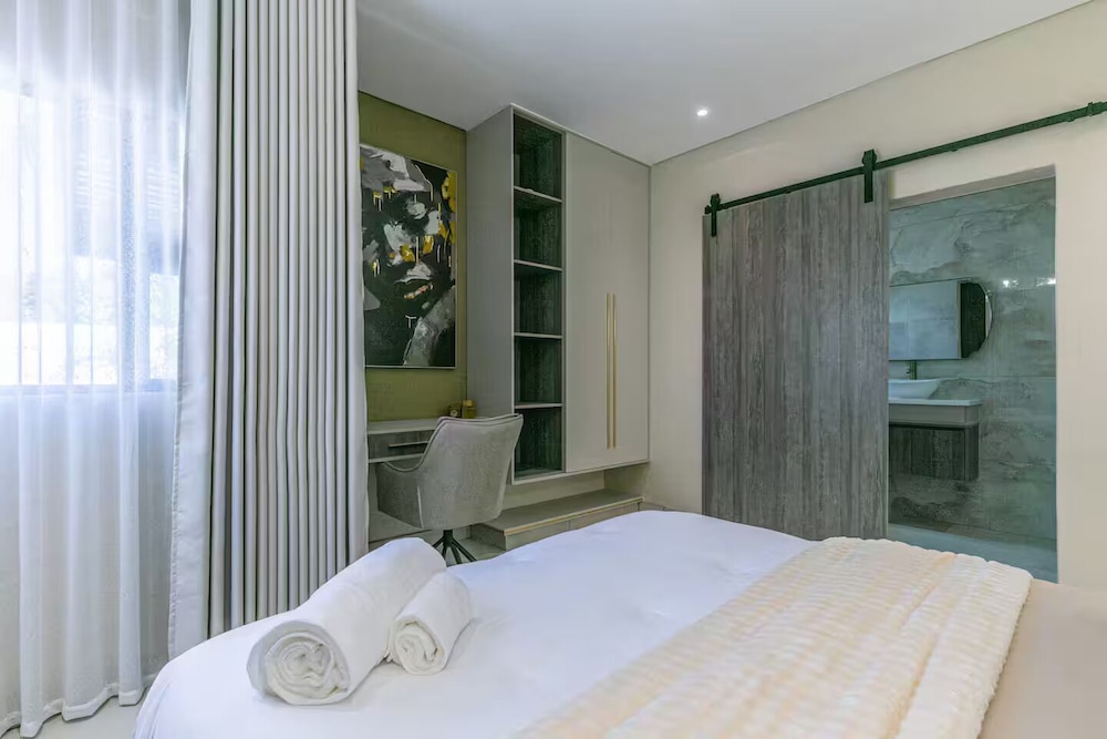 Haus Nkeke | Pool | 55" TV Netflix | 5 Min Mall - Gaborone | Vrbo