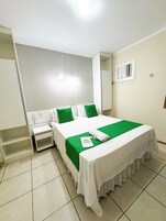 Suite Standard | Secretária, Wi-fi grátis