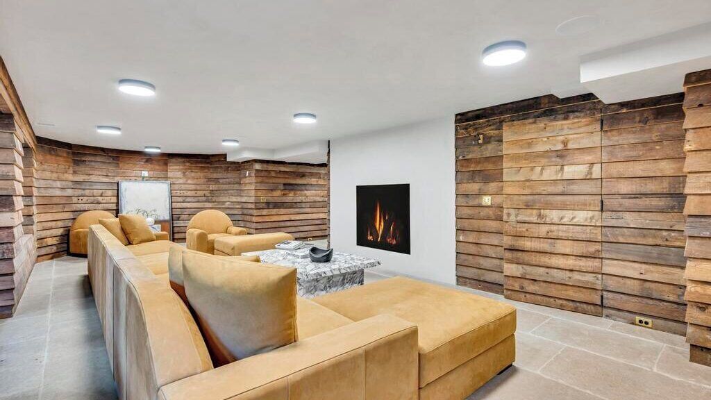 Stunning Sag Harbor Estate On Over 3 Acres, Pool, Tennis, Perfect For Families - Greenport, NY