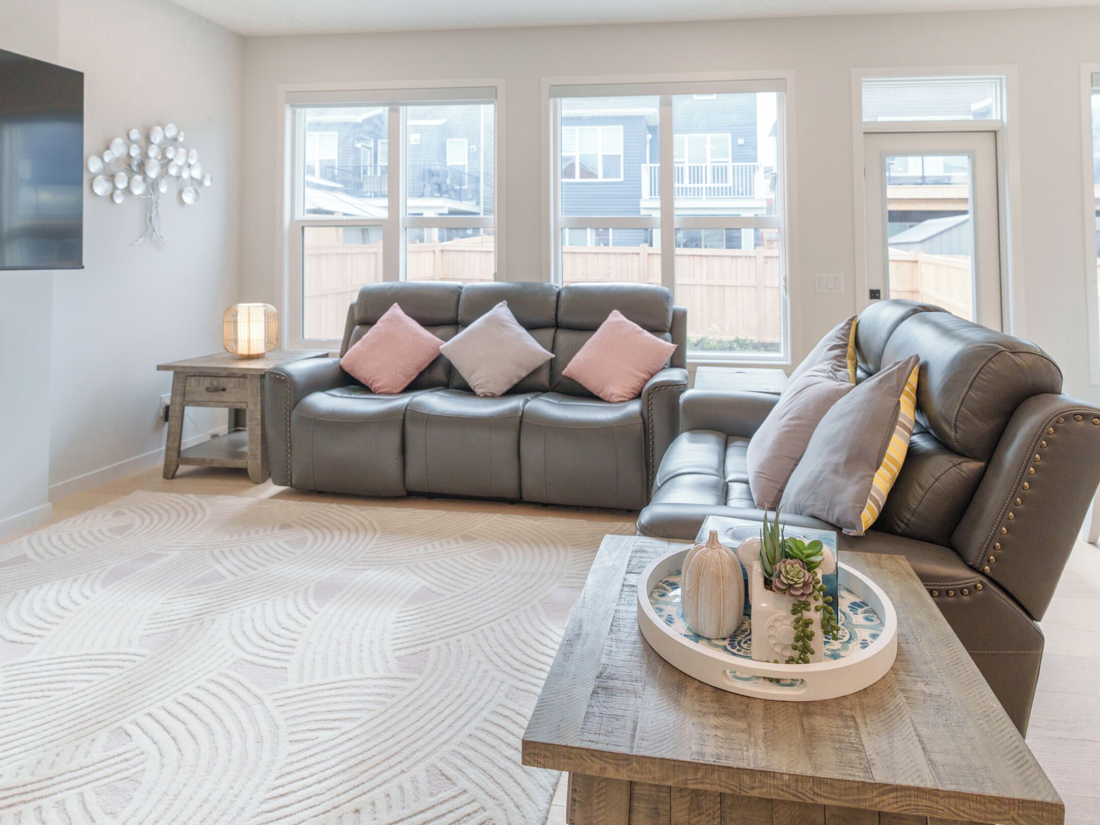 Bright New Build Retreat 16 Guests | Ac & Garage - Calgary