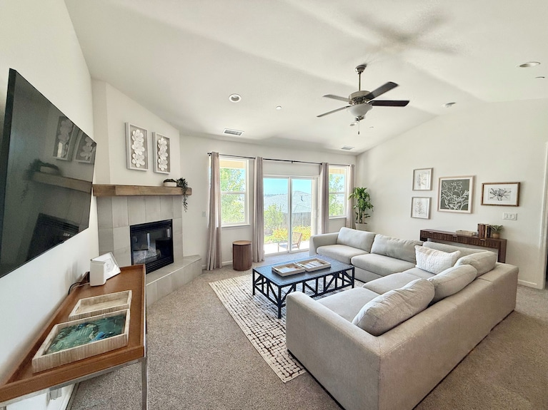 Spacious 4-bedroom House In Great Neighborhood - Paradise, CA