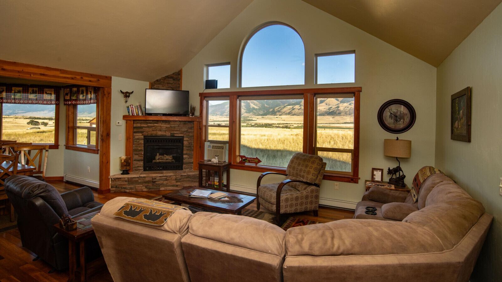 Mountain Mirador Lodge  Visit Yellowstone National Park And Soak In Local Hot Springs - Emigrant, MT