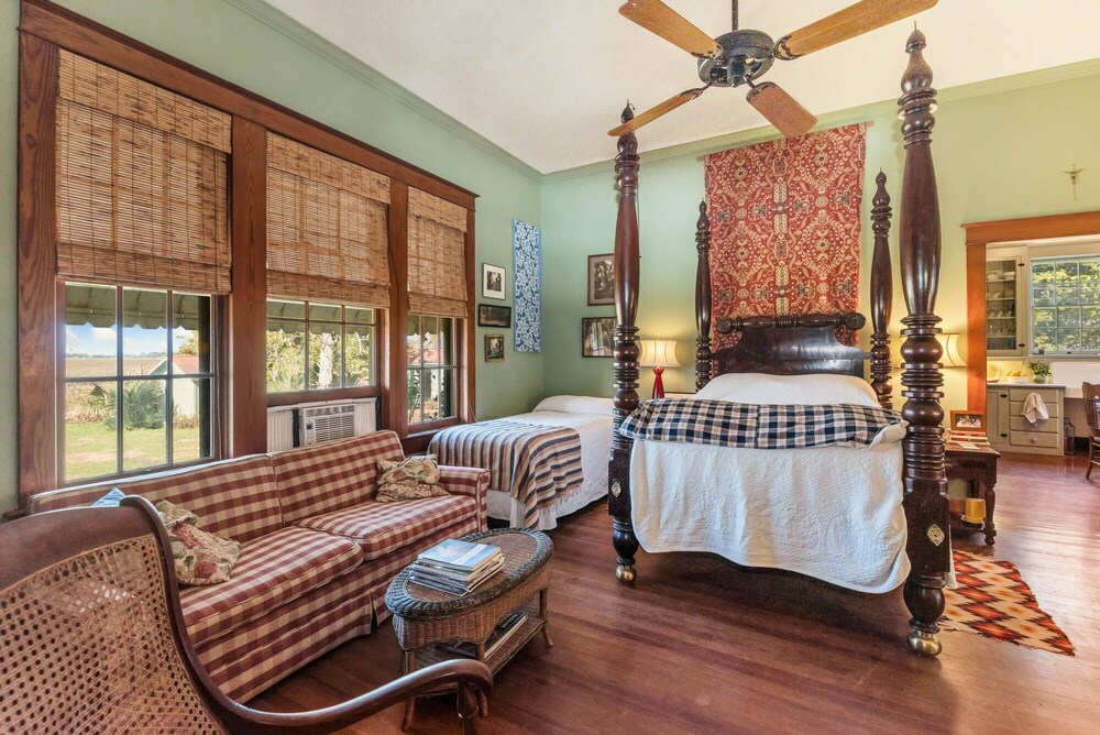 History and Antiques Surrounded by Sugar Cane Fields - Iberia Parish | Vrbo