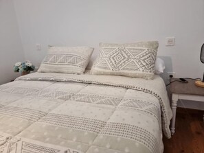 Quarto casal | Ferros/tábuas de passar roupa, Wi-Fi de cortesia