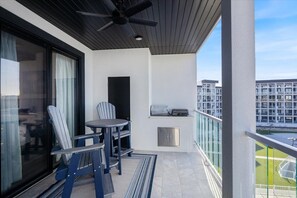 Apartamento em Condomínio Fechado, várias camas, pátio (Lake Adventures) | Refeições ao ar livre