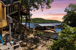Casa de campo, várias camas, varanda (Indian Creek Retreat) | Opções para refeição ao ar livre