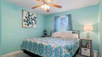 Casa, várias camas, pátio (Lakeside Serenity) | 3 quartos, com decoração personalizada, com mobília individualizada