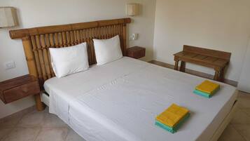 Apartamento Clássico, 1 quarto, pátio, vista para o jardim | Cortinas/cortinados opacos, ferro/tábua de engomar, Wi-fi grátis