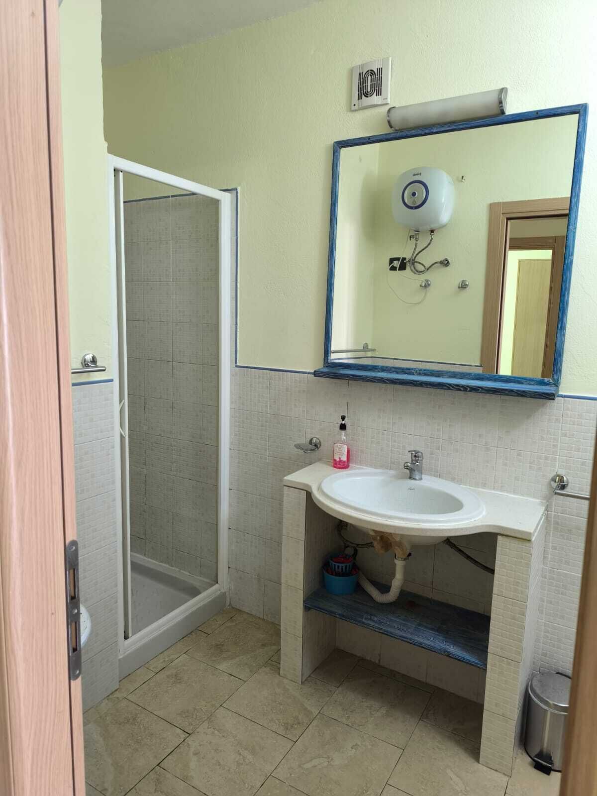 Apartamento em Condomínio Fechado, 2 quartos, vista para o jardim | Casa de banho