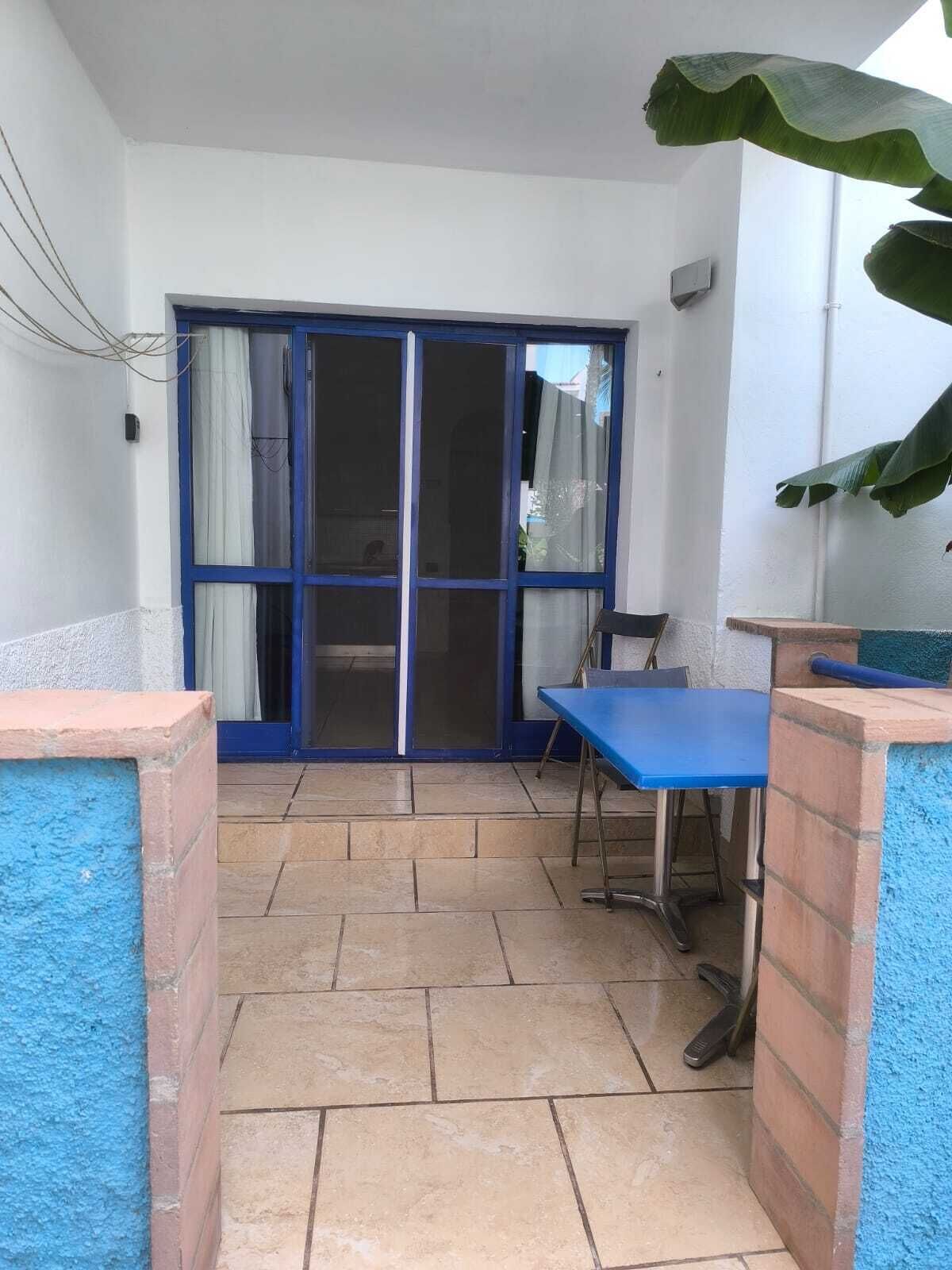 Apartamento em Condomínio Fechado, 2 quartos, vista para o jardim | Terraço/pátio interior
